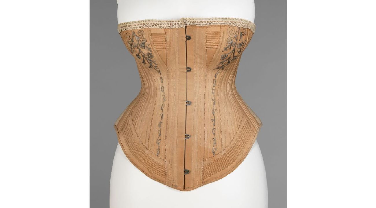 Encorsetadas’’: el corset y sus transformaciones | Caras