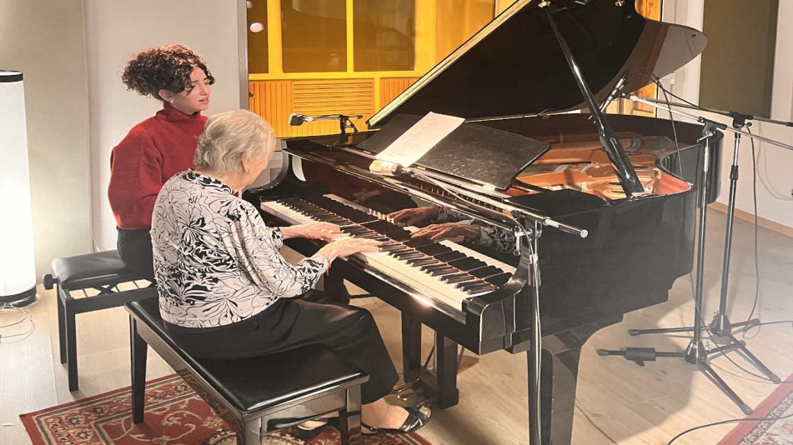 A los 92 años, una pianista graba una canción que compuso para su ...