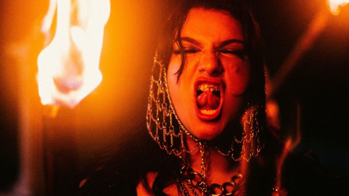 Luz Gaggi, finalista de La Voz Argentina, lanzó su disco solista "ALTAR", y es una obra de arte ...