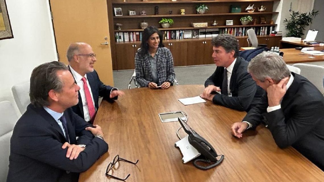 El FMI calificó como "positiva" la reunión con el equipo económico de ...