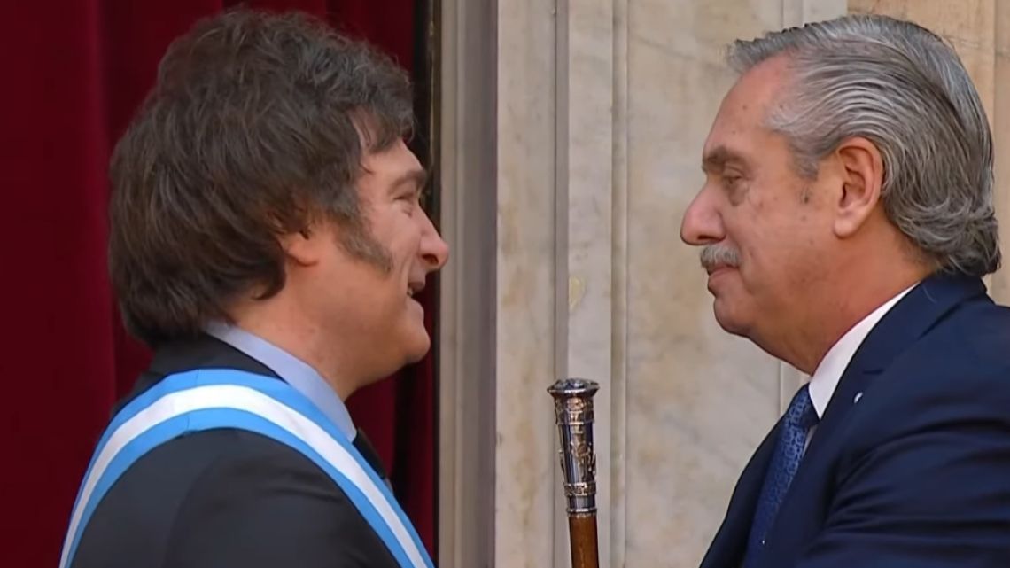 Alberto Fernández Milei Disfrazado De Militar Nos Llena De Vergüenza