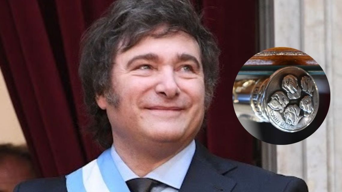 Las fotos del bastón presidencial de Javier Milei con el dibujo de sus ...