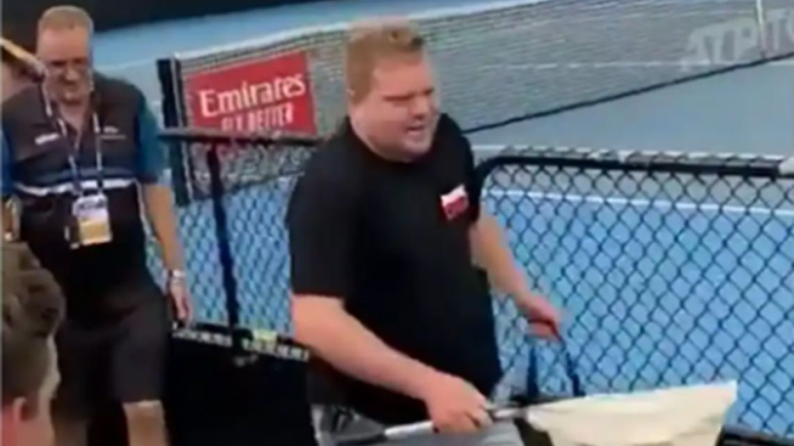 "Ventaja la víbora": atrapan una serpiente venenosa en un partido del ATP de Brisbane | Perfil