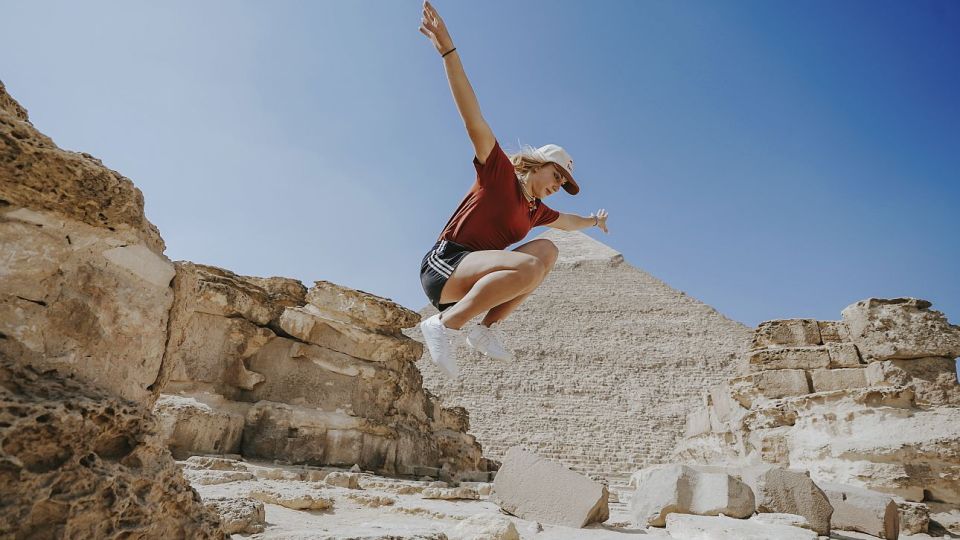 Una joven atleta hizo parkour entre las pirámides de Egipto | Weekend