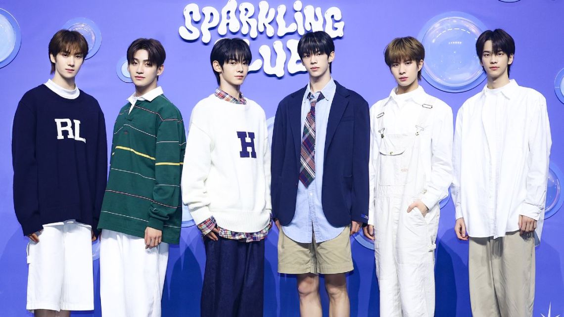 TWS causa sensación con el debut su álbum Sparkling Blue, y el video de ...