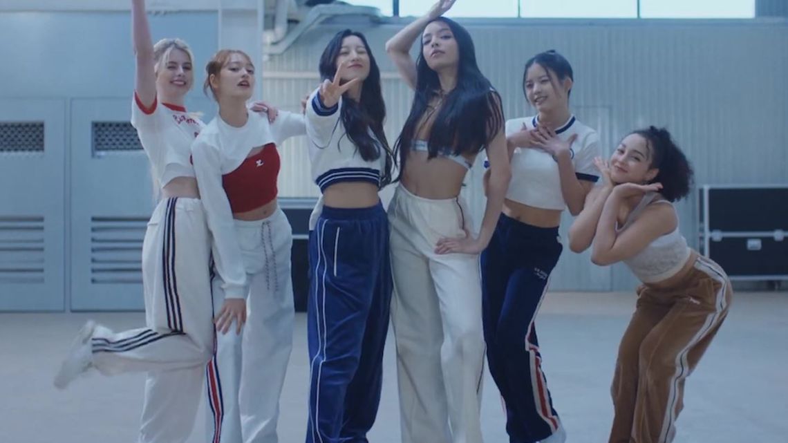 VCHA, el nuevo grupo global de JYP, lanzó el video de su single debut "Girls of the Year" | Exitoina