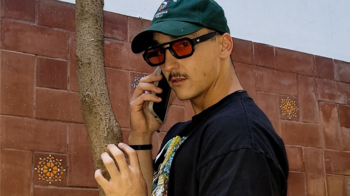 Alex Pelao es furor en redes con sus personajes y su humor | Perfil