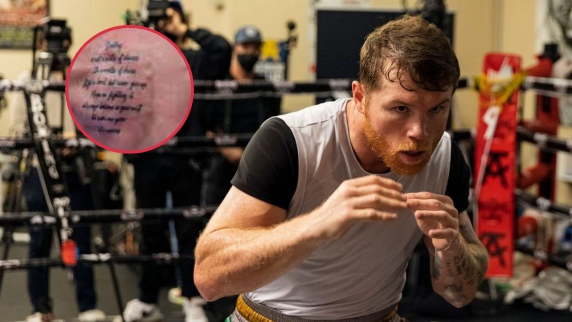 El tatuaje en la espalda de Canelo Álvarez dice: "El destino no es una ...