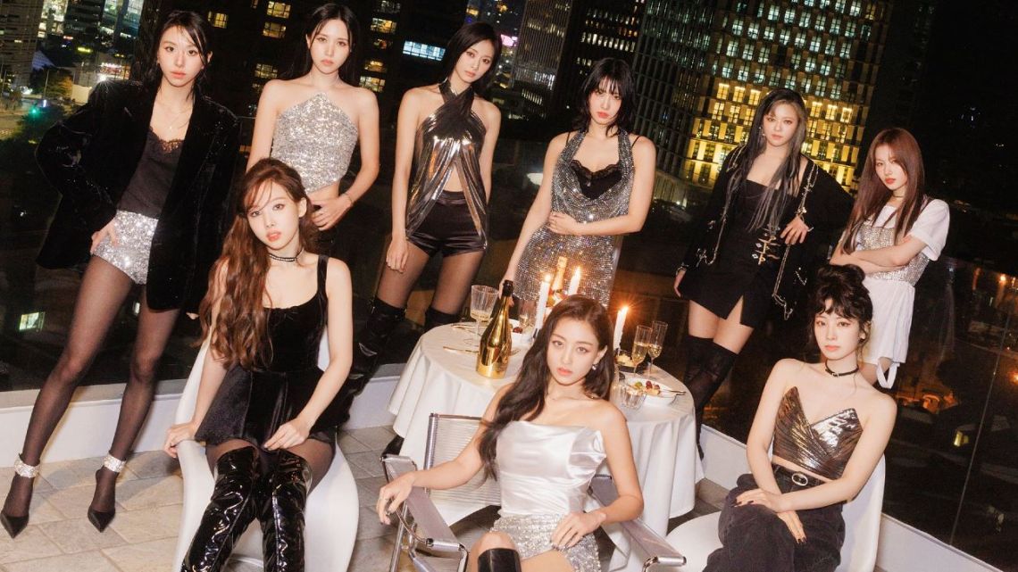 TWICE consiguió su primer álbum número uno en la lista Billboard 200 con "With YOU-th" | Exitoina