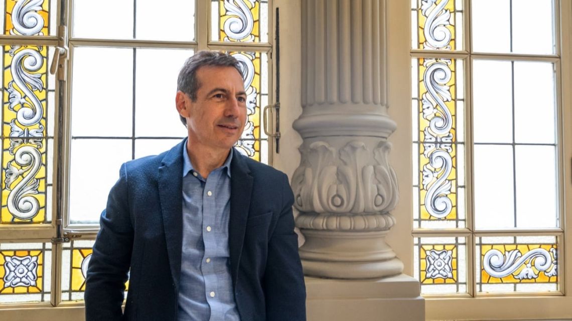 Luis Naidenoff: "Tenemos un presidente que tiene el arco libre y la ...