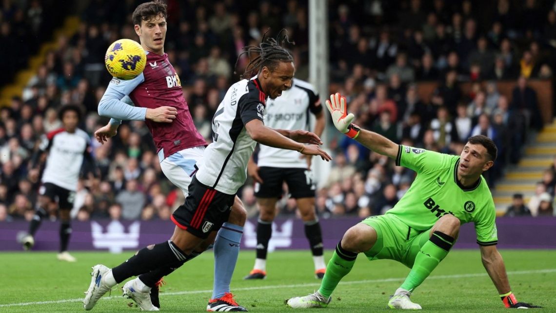 Así fue la tremenda atajada del Dibu Martínez con la que aseguró el triunfo del Aston Villa | 442