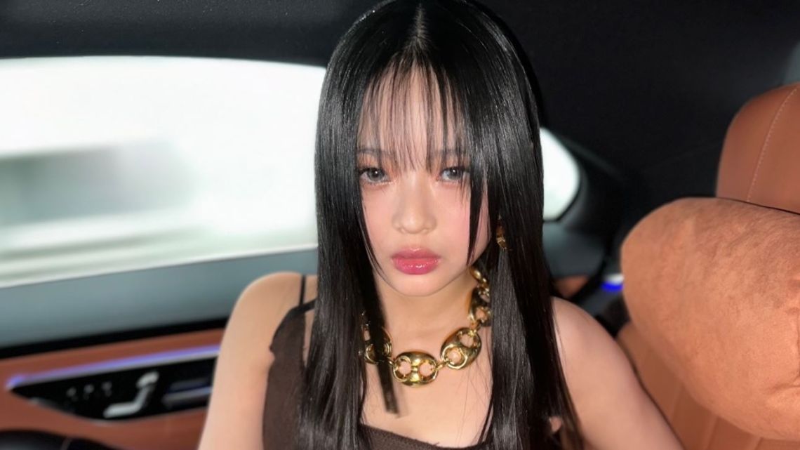 El look de Hanni, del grupo NewJeans, en un evento de moda provoca un ...