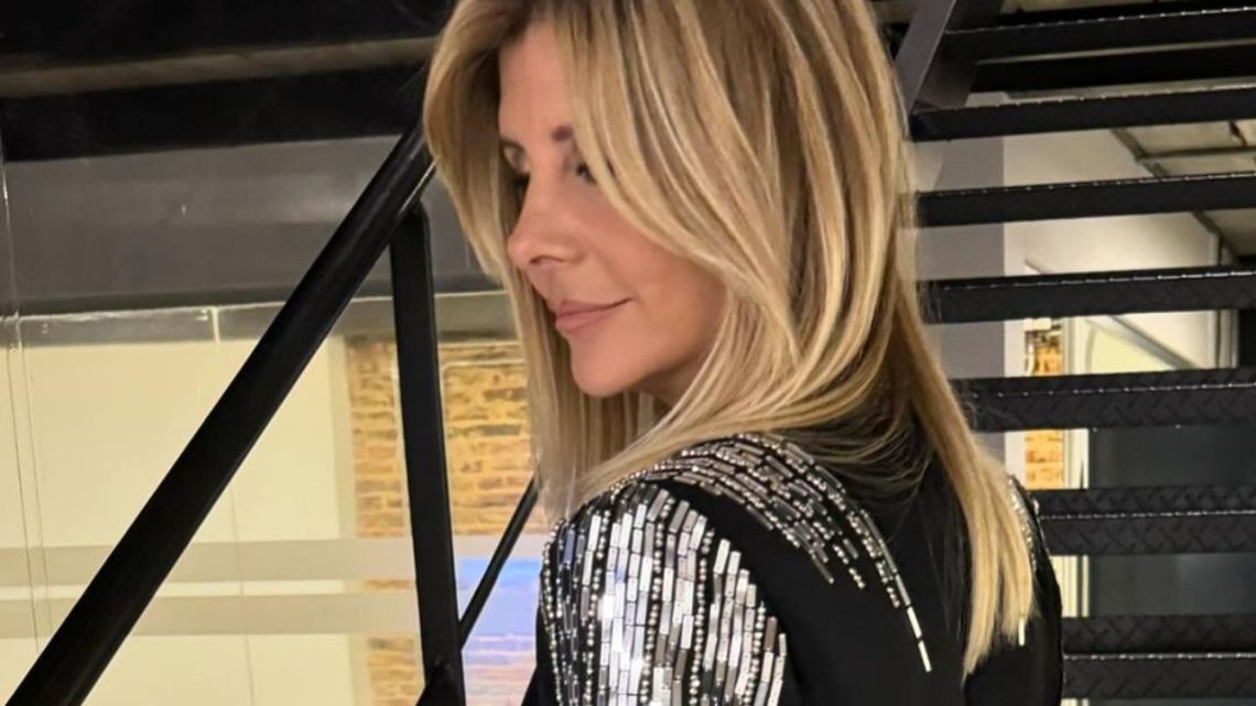 Chaqueta de brillos y bucaneras, Débora Plager impactó con un ...