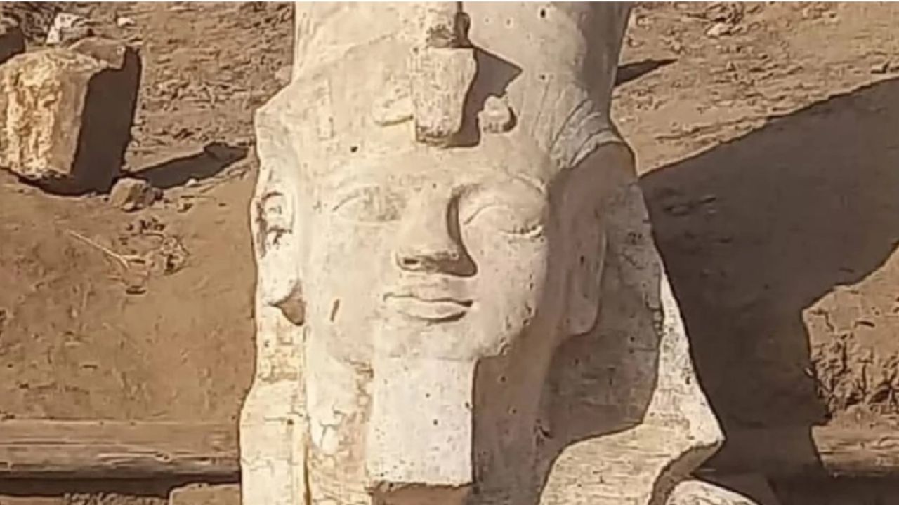 Encuentran la parte superior de una colosal estatua del faraón Ramses ...