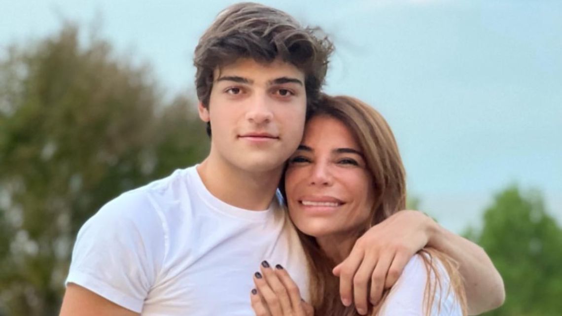 Zulemita Menem y su hijo Luca Bertoldi disfrutaron del show de Luis ...