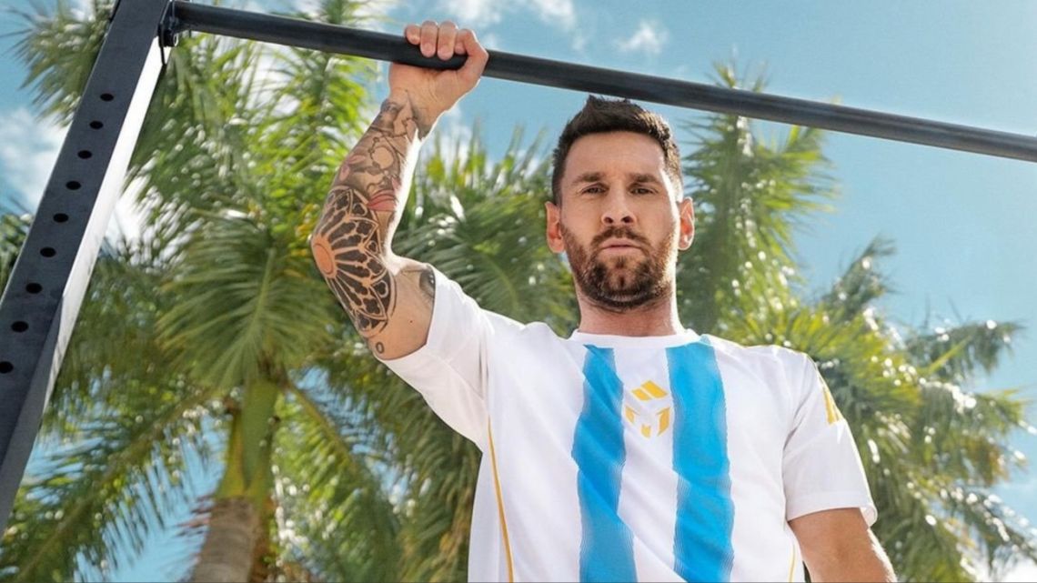 Con un guiño a Boca, Lionel Messi presentó su nueva colección de ...
