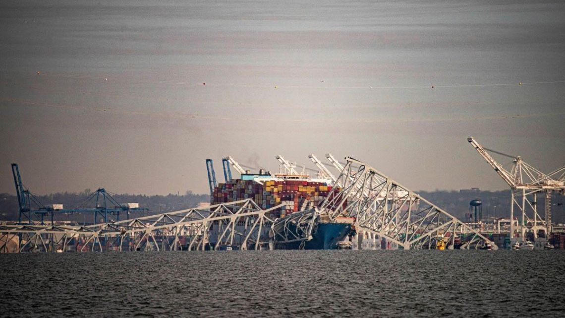 Trágico choque de un barco contra un puente en Estados Unidos | Perfil