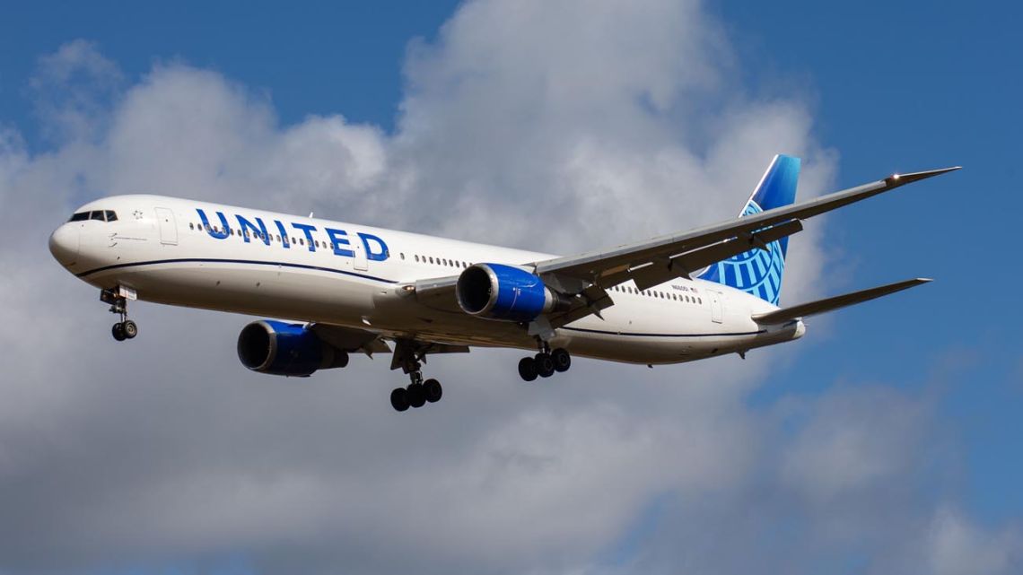 Se desbordó el inodoro de un Boeing 777 en pleno vuelo: "La seguridad ...