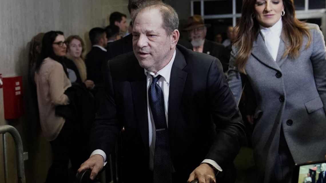 Corte de Nueva York anula la condena por violación al exproductor Harvey Weinstein | Exitoina