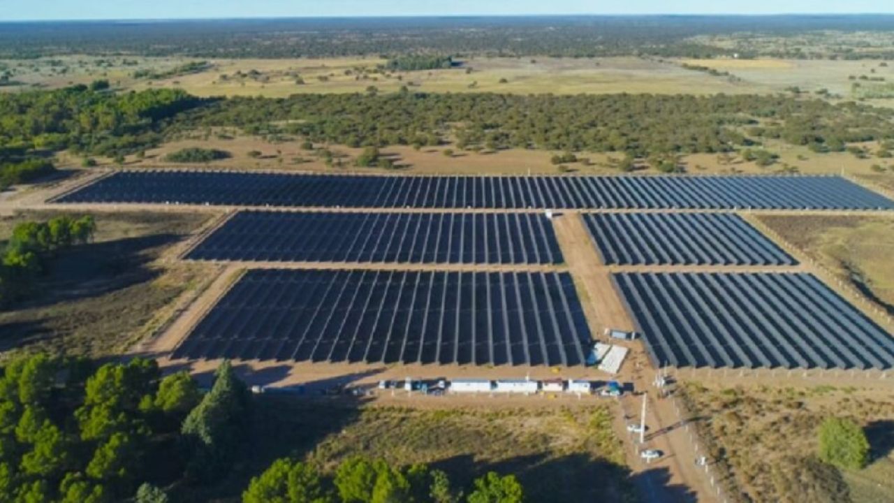 Así es el flamante primer parque solar fotovoltaico de La Pampa | Weekend Así es el flamante primer parque solar fotovoltaico de La Pampa | Weekend