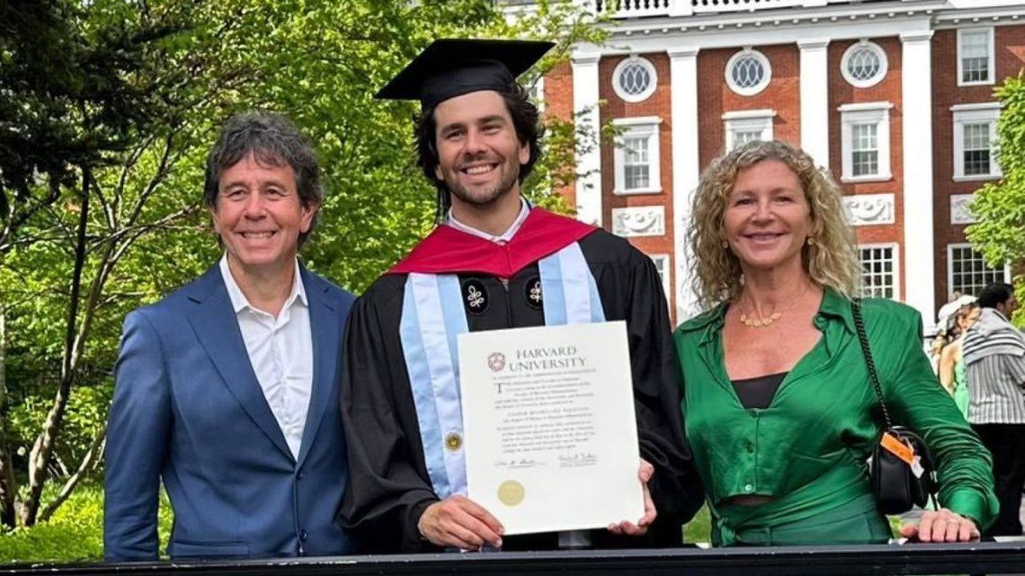 La emoción de Ariel Rodríguez Palacios por su hijo, que se graduó en ...