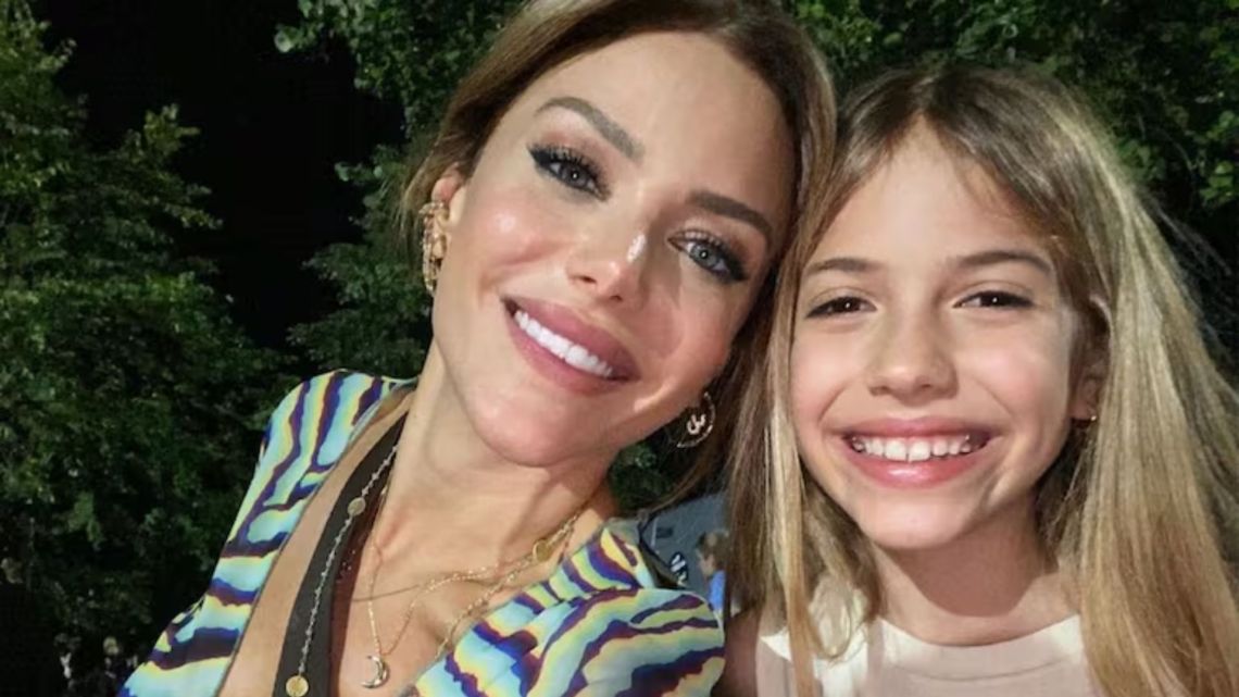 Evangelina Anderson mostró cómo Lola Demichelis recibió una medalla en ...