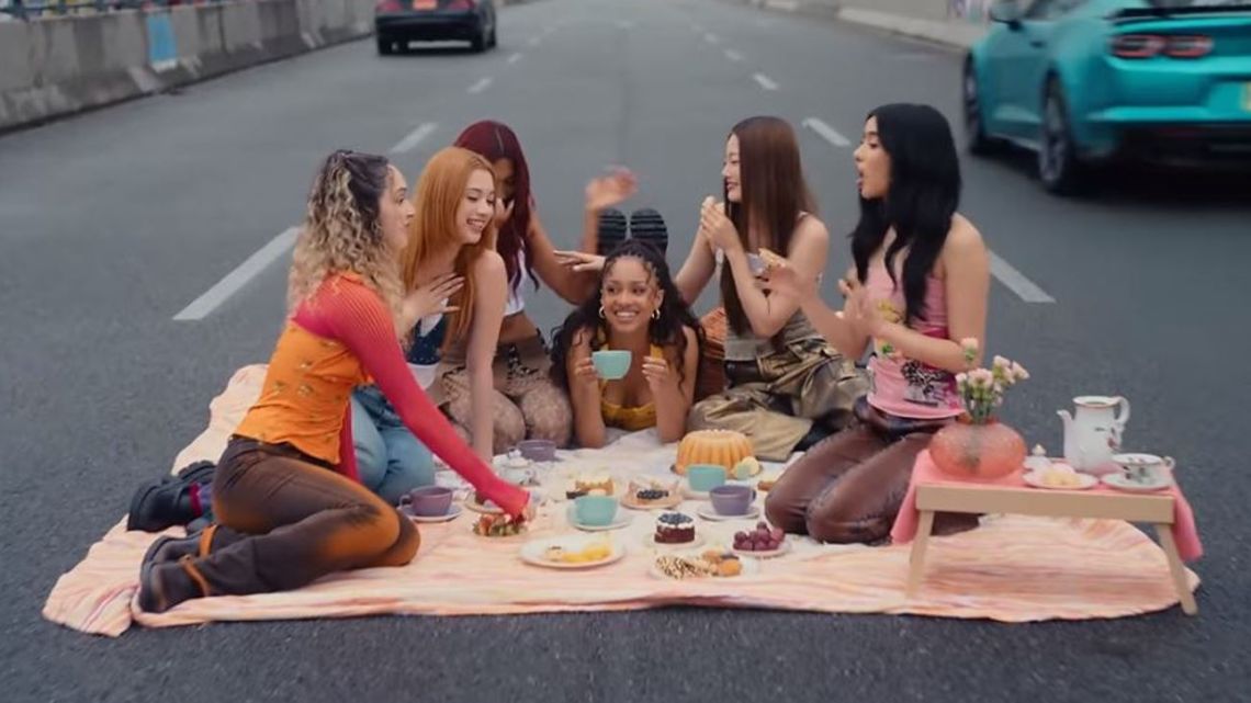 Katseye, el nuevo grupo femenino de HYBE, lanzó el teaser de "Debut ...