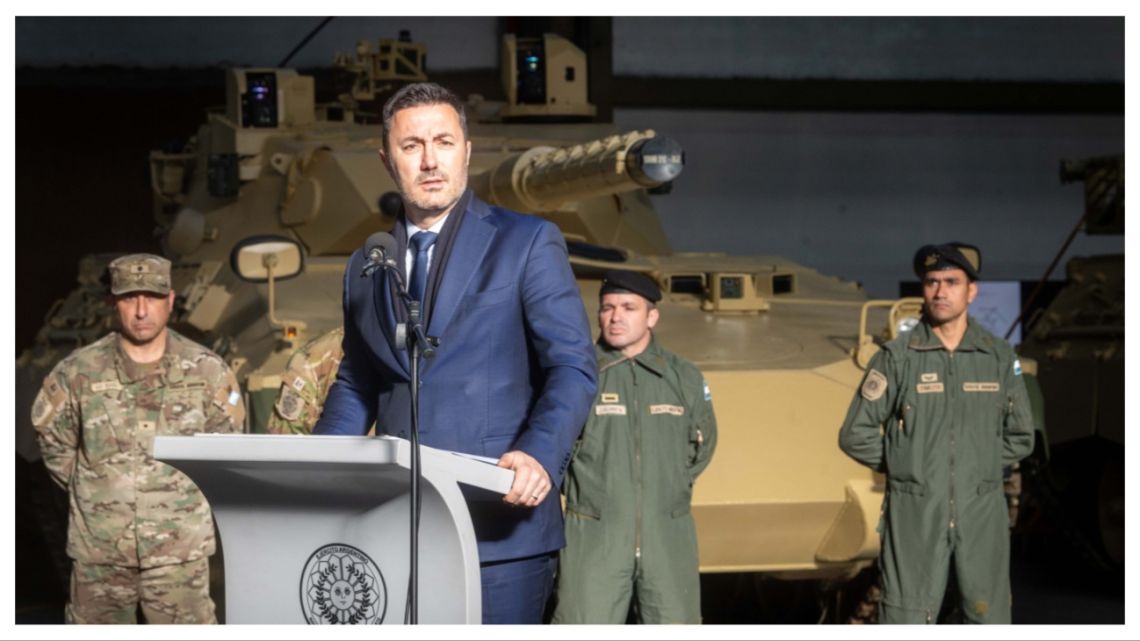 Petri encabezó la entrega de los primeros tanques TAM 2C A2 ...