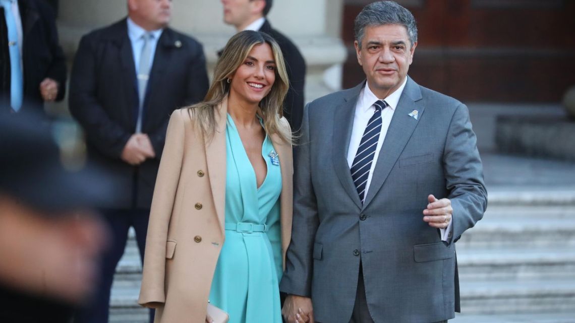 Como Máxima Zorreguieta y Anto Roccuzzo, María Belén Ludueña eligió el look celeste cielo para ...