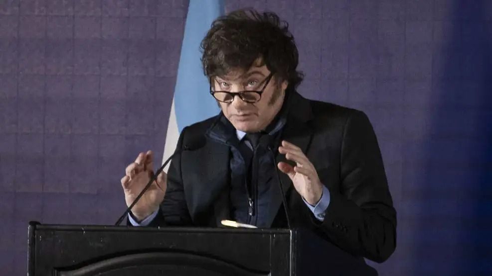 Milei cargó contra los senadores por el aumento de las dietas ...