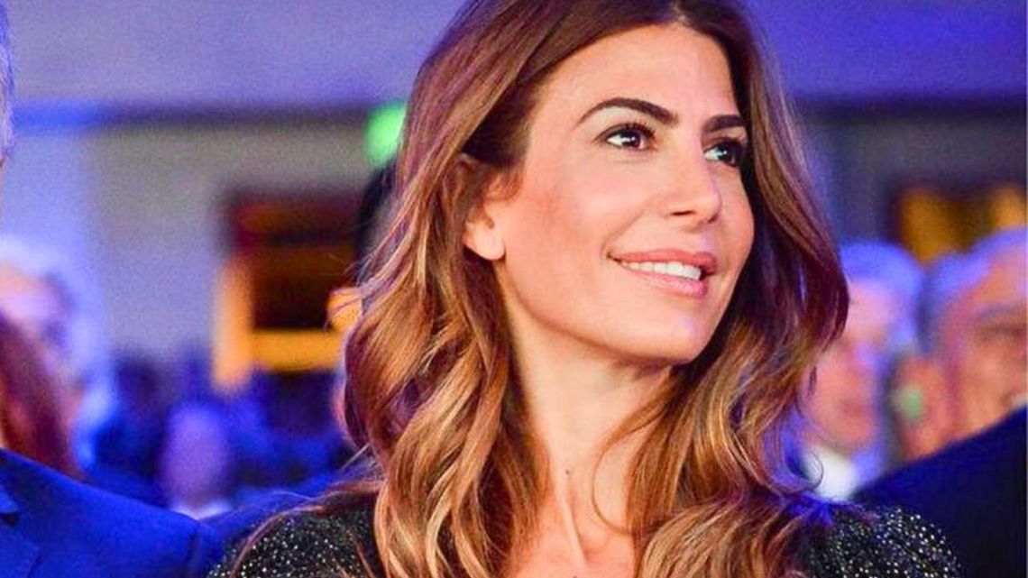 Juliana Awada deslumbró con un look total black para la gala solidaria ...