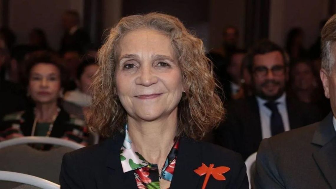 La Infanta Elena no pudo ser reina de España a causa de una decisión de ...