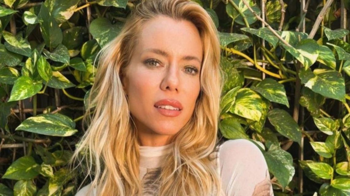 En Medio De La Nieve Nicole Neumann Sorprendió Con Un Look Veraniego