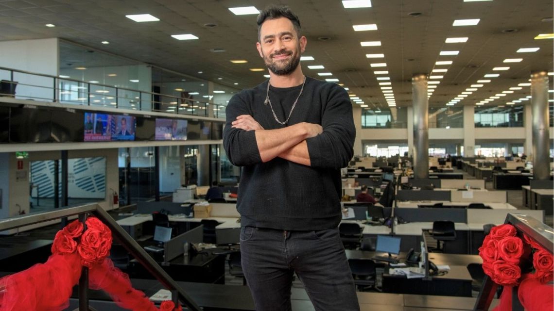 Así fue la primera aparición del Tucu López en televisión, desnudo y ...