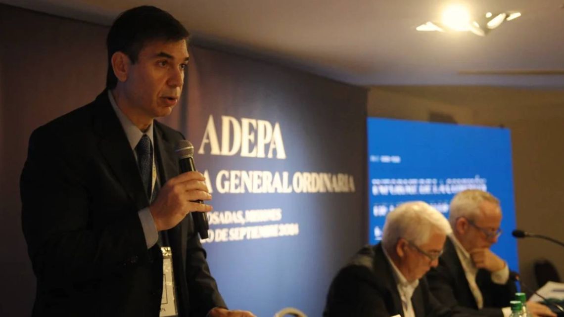 Nuevo informe de ADEPA contra los ataques de Milei al periodismo ...