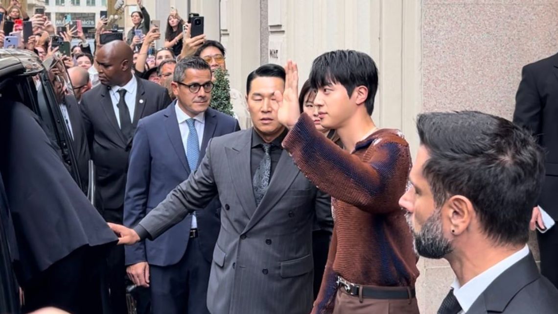 Jin, de BTS, debutó con estilo en la Semana de la Moda de Milán | Exitoina