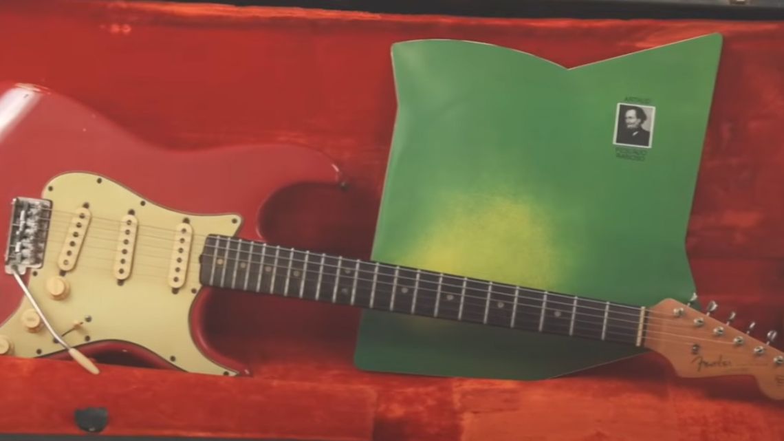La guitarra que usó Spinetta para grabar Artaud se vende por 40 mil ...