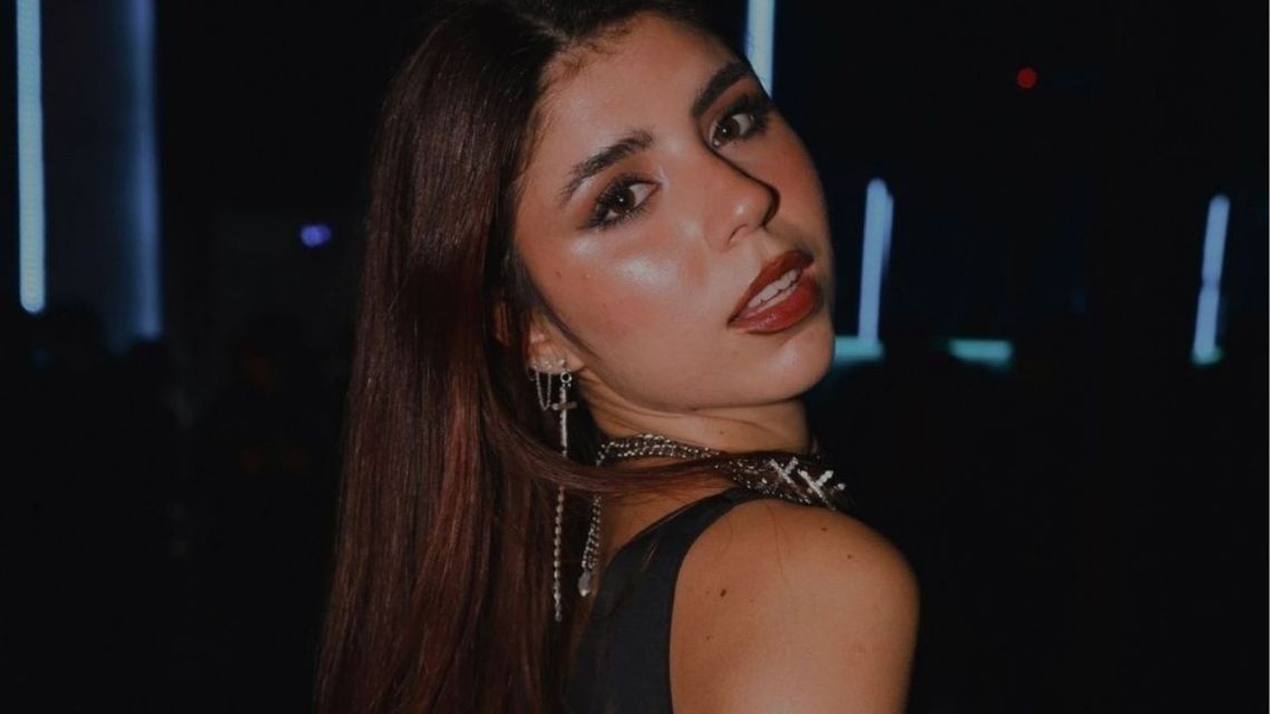 Los 4 looks total black de Cami Mayan que cautivó a sus seguidores | Caras