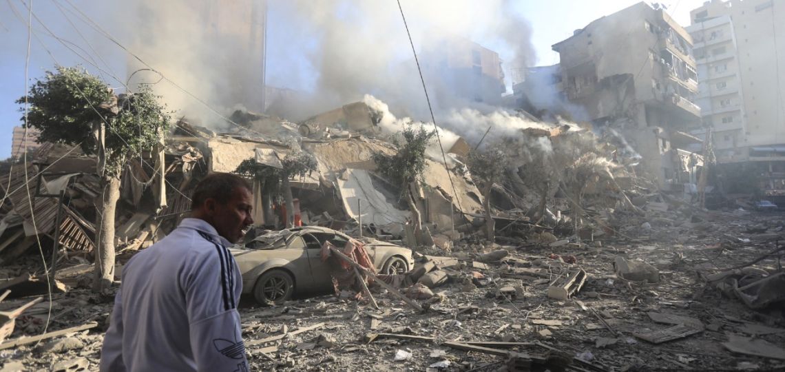 Israel hits Beirut as world awaits its response against Iran | Buenos ...