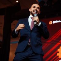 Tino Mossu: Transformando Vidas a Través del Cierre de Ventas | Caras