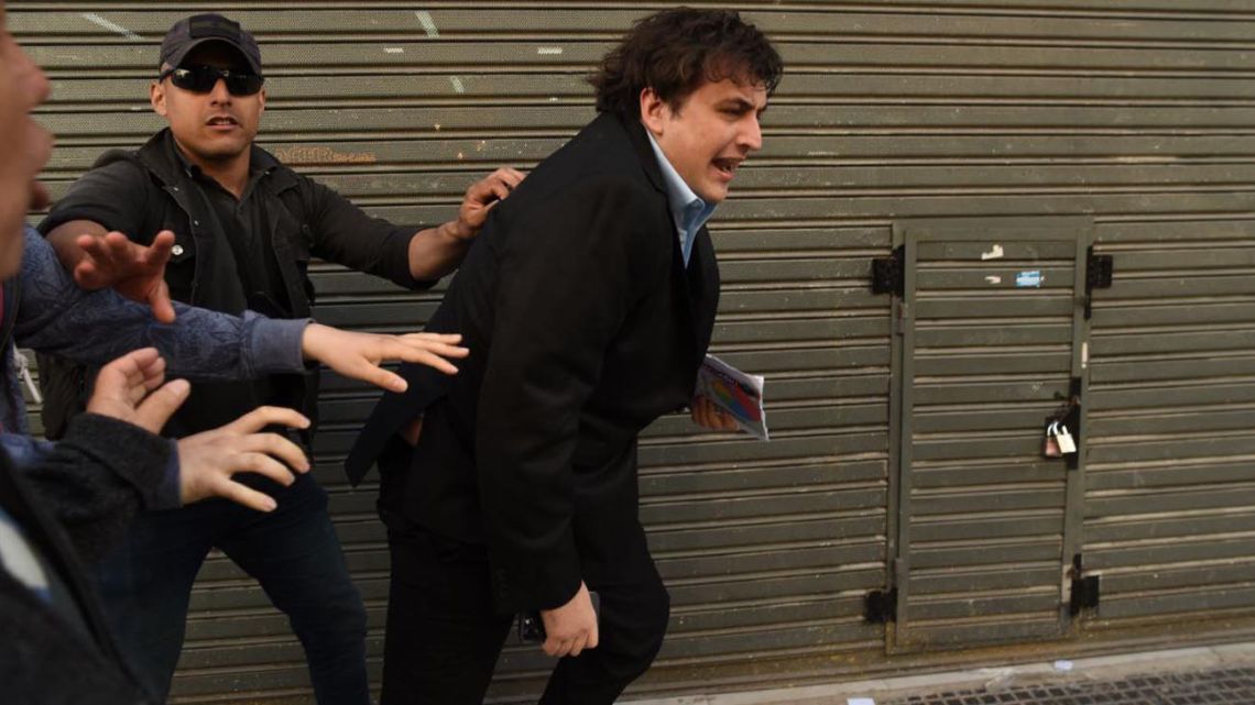 Quién es Fran Fijap, el streamer libertario que fue agredido afuera del ...