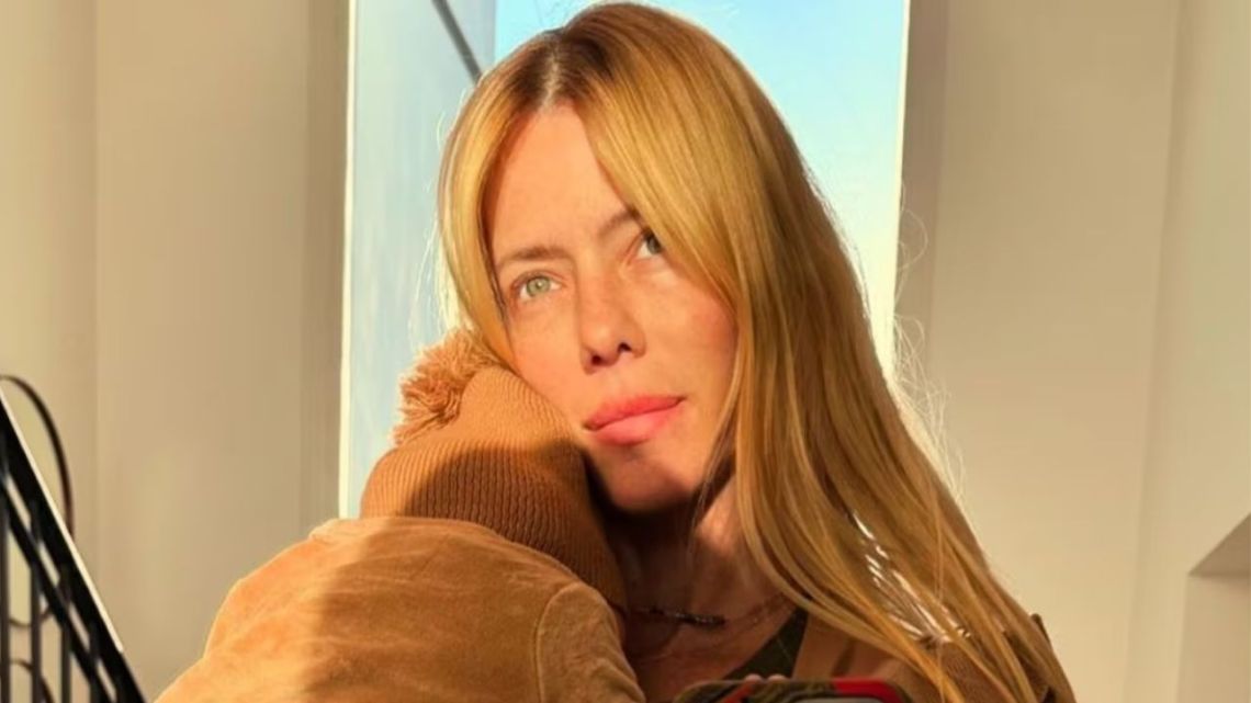 Nicole Neumann se desesperó en pleno vuelo luego de que una azafata le ...