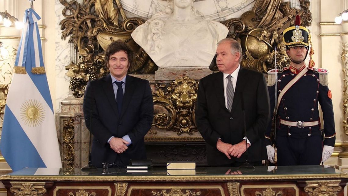 ¿Clubes o empresas? Una discusión que enfrenta a Milei con el fútbol ...