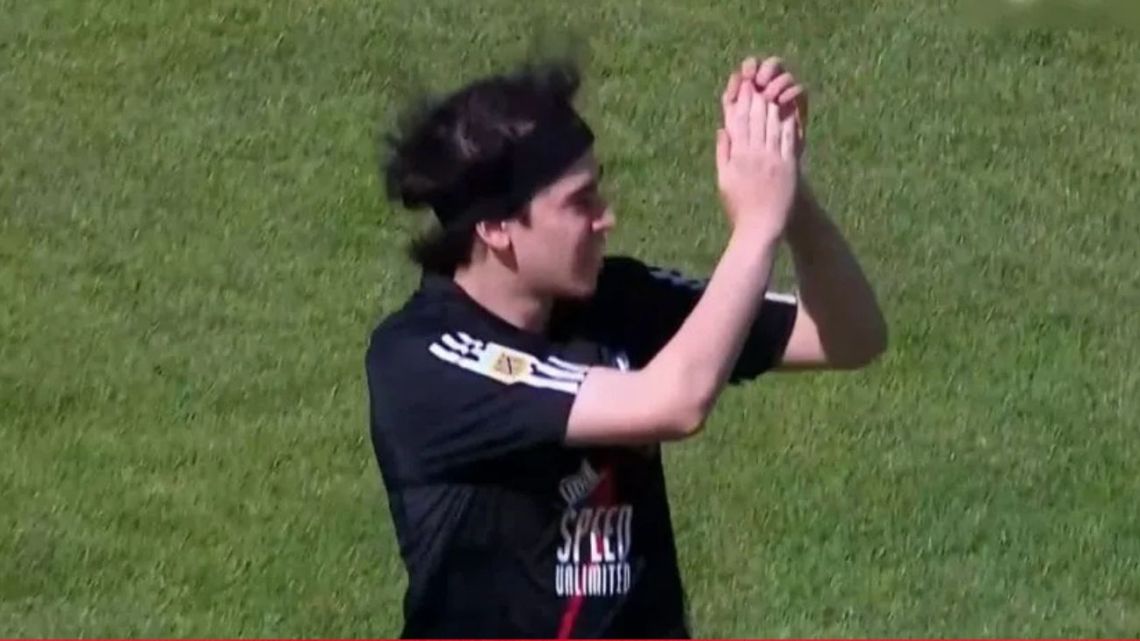 El insólito debut de Spreen en Riestra: "jugó" 30 segundos y lo sacaron ...