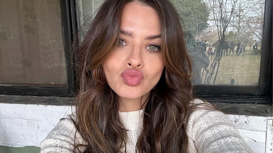 La China Suárez apuesta por un look casual de media temporada, pero sin ...