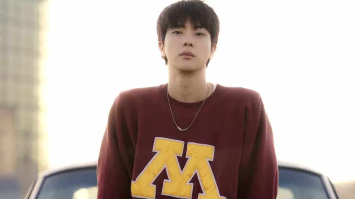 Jin, de BTS, lanzó su álbum debut como solista, "HAPPY", y el video de ...