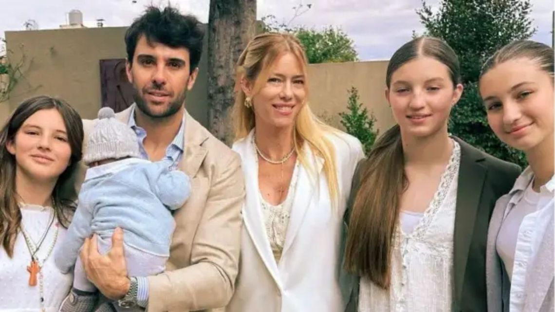 El emotivo bautismo de Cruz Urcera, el hijo de Nicole Neumann y Manu ...