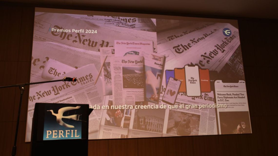 El New York Times recibió el Premio Perfil y se solidarizó con periodistas argentinos por ...