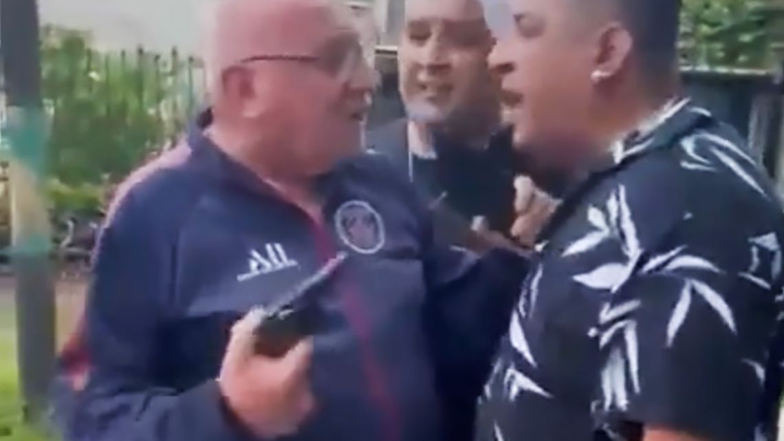 “Se lo merecía”, habría dicho la esposa del ex policía que mató de un ...