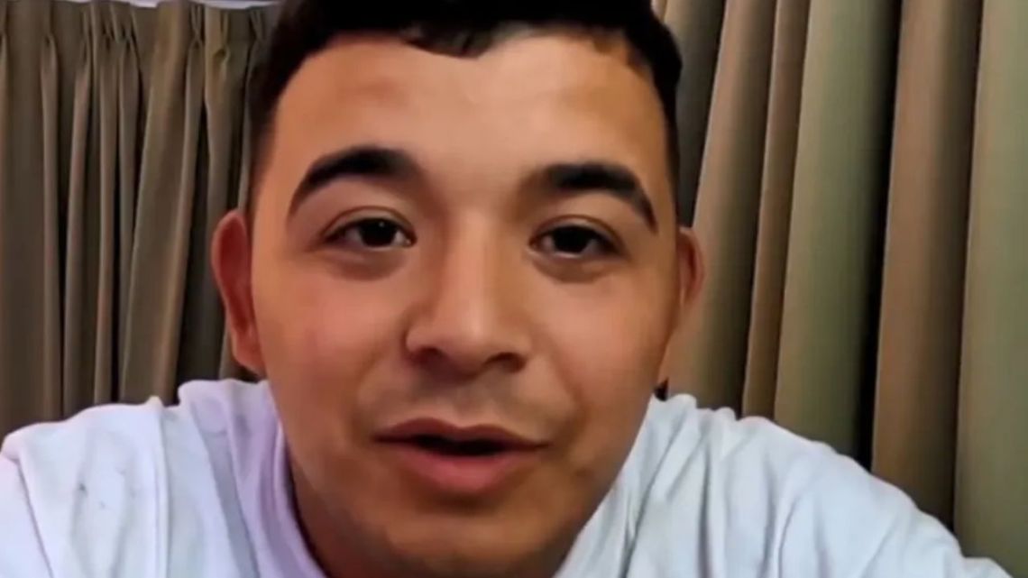 Brian Alberto se mostró desde el hotel mientras está aislado y adelantó ...